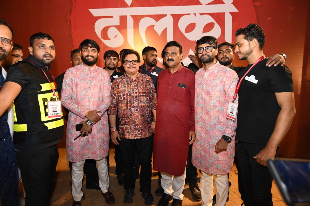 Best Garba Event in Ahmedabad | Mandali Garba with Dholki